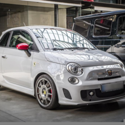 Fiat 500: mali avto, veliko udobje – NaDlani.si