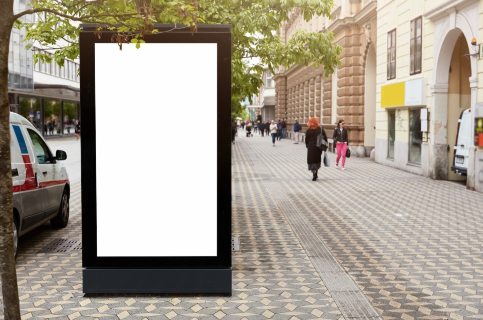 Ostalo zunanje oglaševanje: Razlike v ponudbi - NaDlani.si