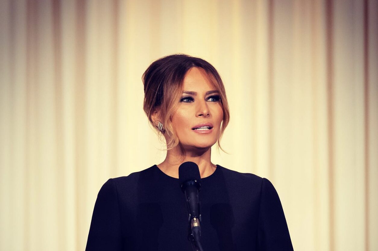 Melania Trump dopolnila 55 let – stare gole fotografije znova burijo ...