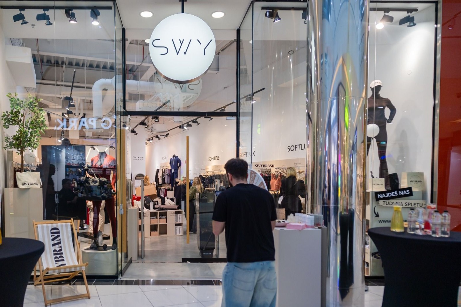 V Cityparku odprla vrata prva fizična trgovina modne znamke SWY - NaDlani.si