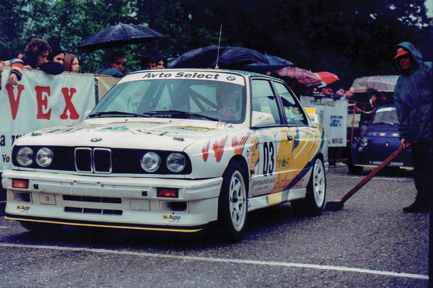 To je legendarni BMW M3! Z njim je na 70. rojstni dan dirkal ta ...
