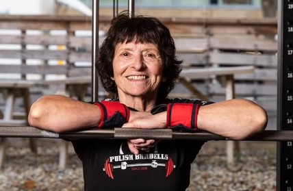 Susan Sabuda, 70, postala svetovna prvakinja v powerliftingu - NaDlani.si