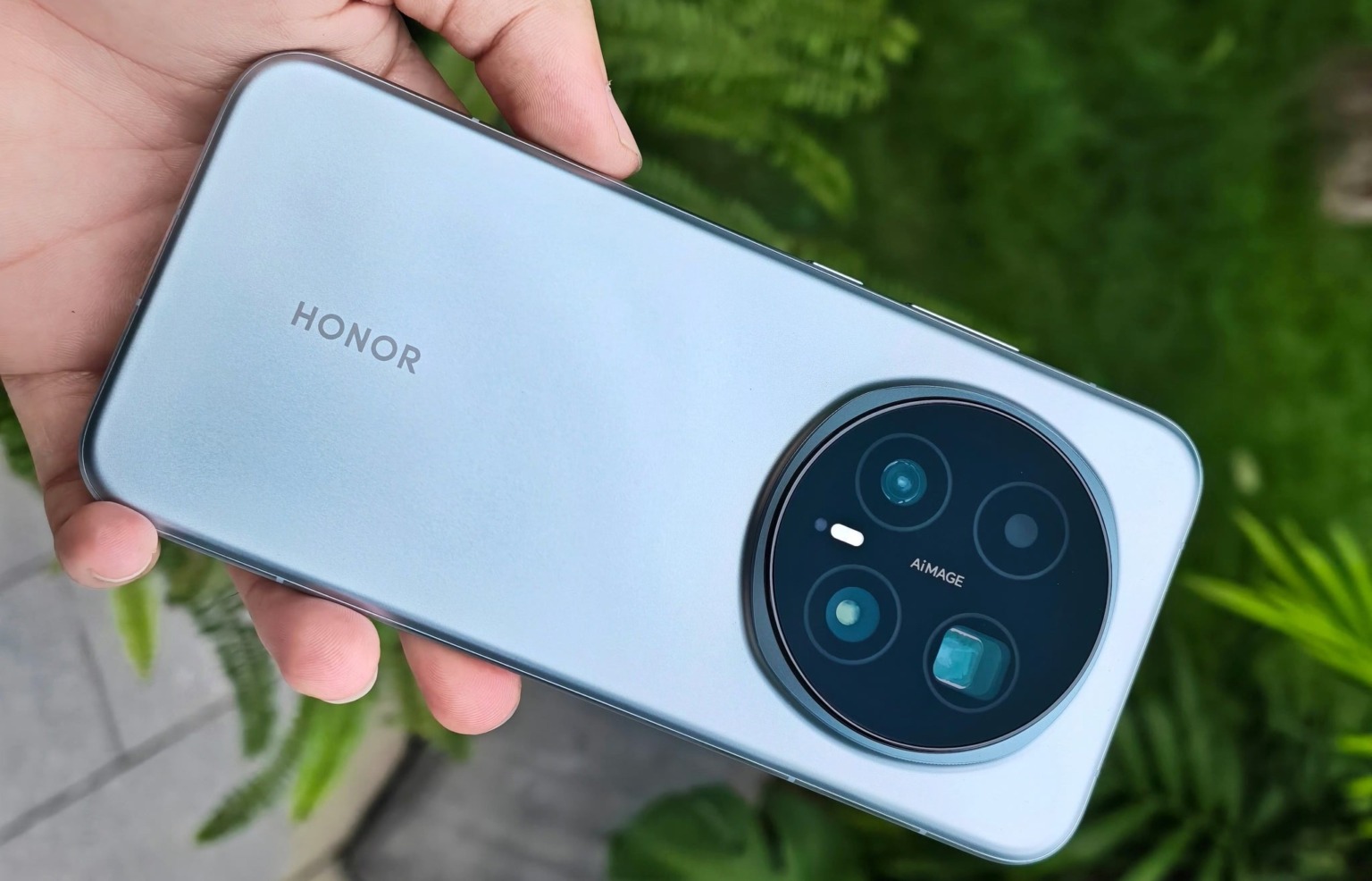 Honor Magic 8 Pro osupnil z močjo in pametjo – telefon, ki razume ...