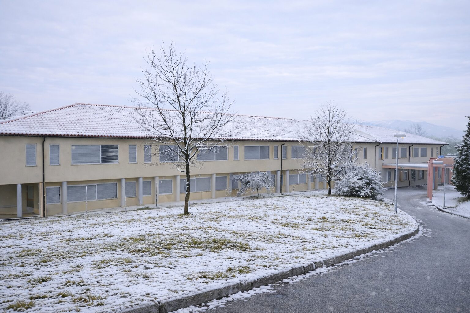 Osnovna šola ostala brez ogrevanja, v učilnicah le 14 stopinj! Ravnatelj kjub mrazu pouka ni ...